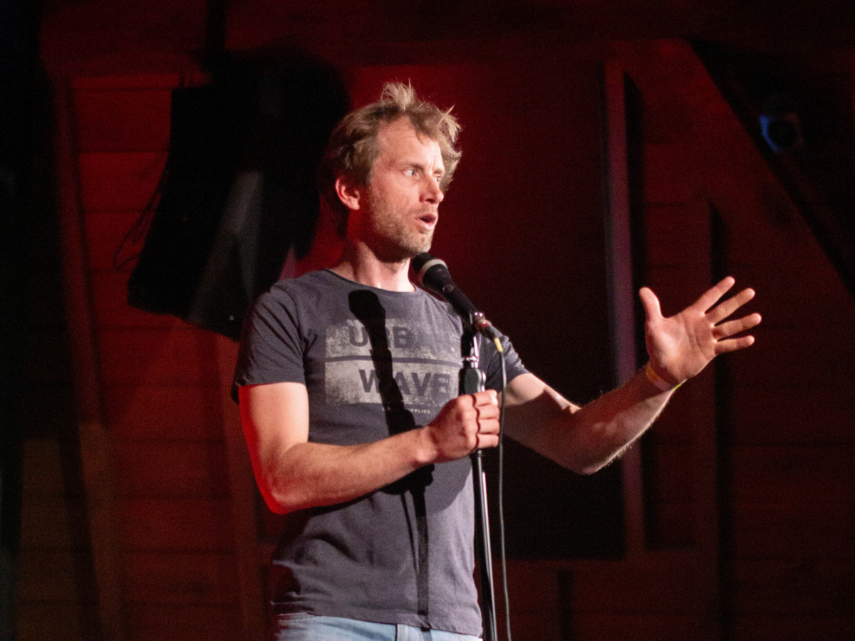 Bier & Comedy - S. Lopouchanski, A. Van Hasselt, J. Dewulf & MC M. D ...